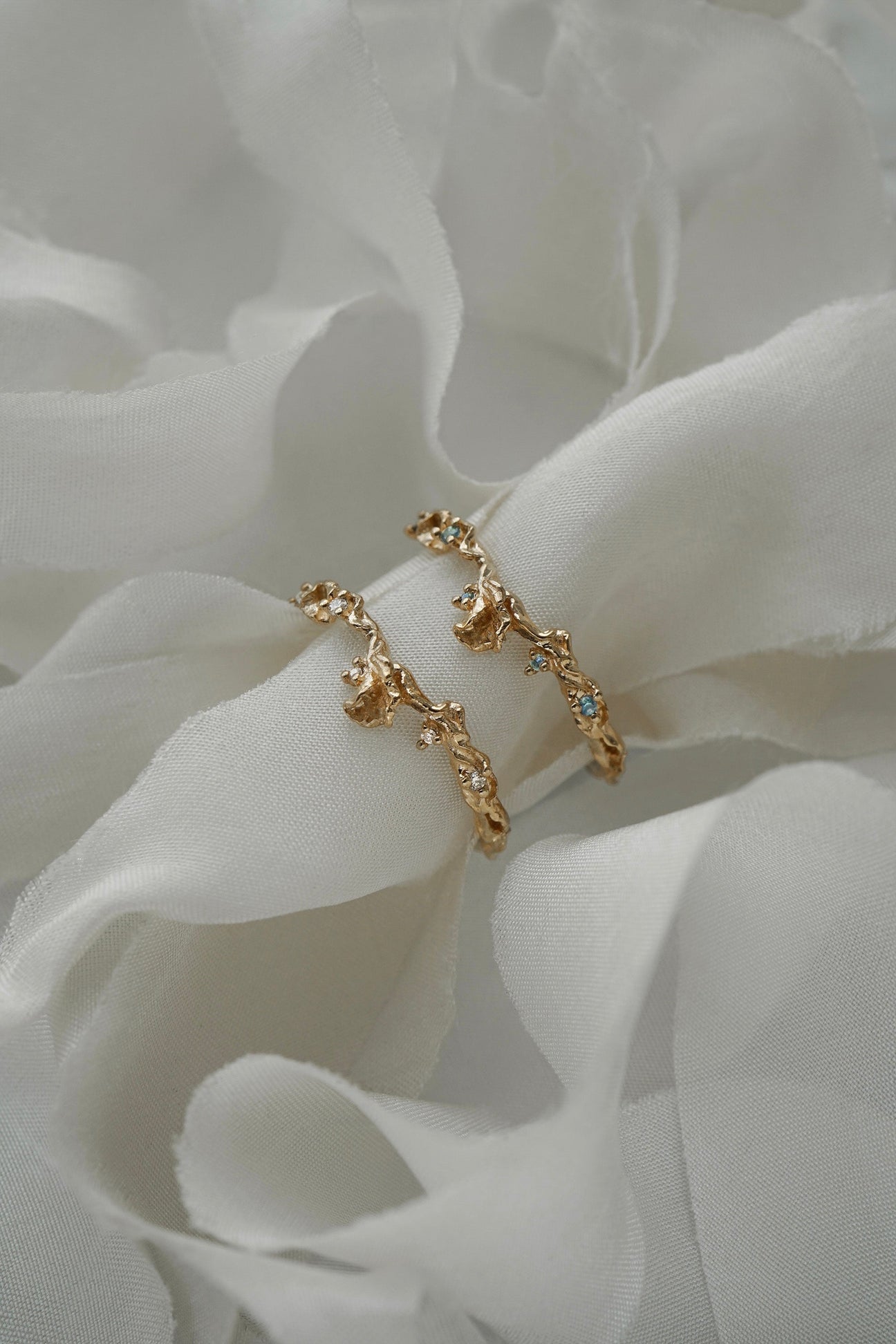 Romantic Hand-carved Teal Sapphire Evening Fleur Floral Band Ring – Laurie Fleming Jewellery